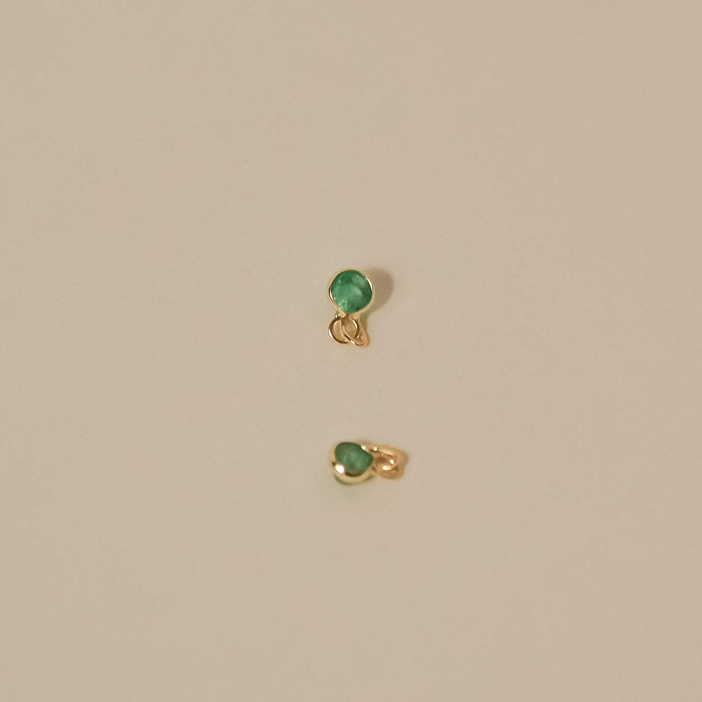 Emerald Charm Natural Round Bezel Set in 14k Yellow Gold – REBELLIOUS GRACE